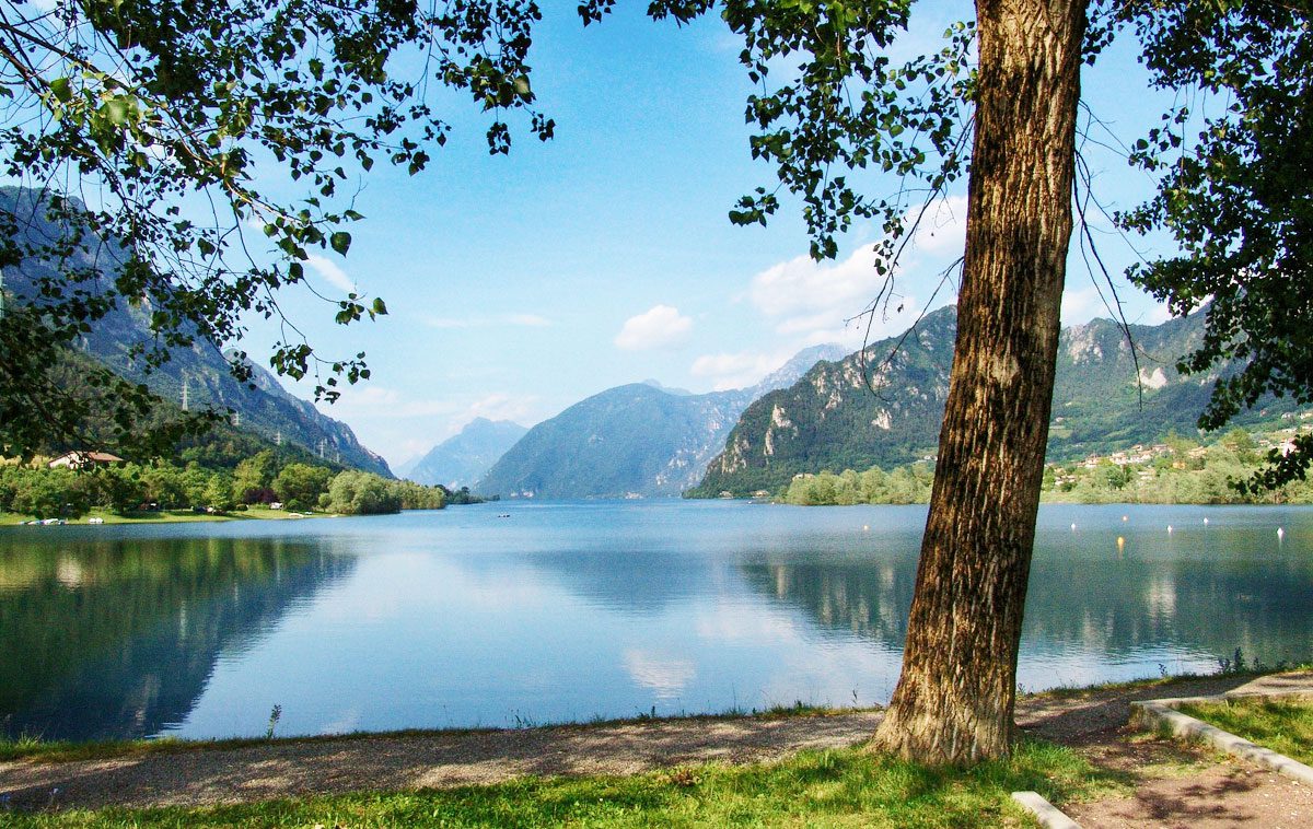 Il Lago d’Idro: un incantevole specchio d’acqua incastonato tra le ...