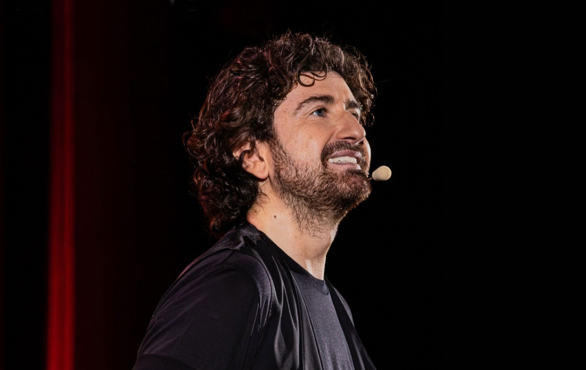 Fake News: il nuovo show irriverente di Alessandro Siani arriva a ...